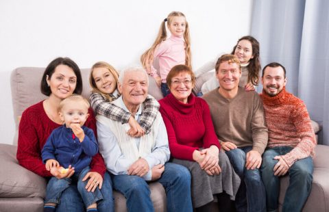 20 Modern & Unique Family Portrait Ideas and Poses