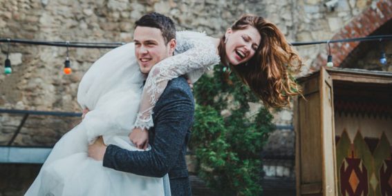 20 Memorable & Amazing Wedding Poses for Bride And Groom