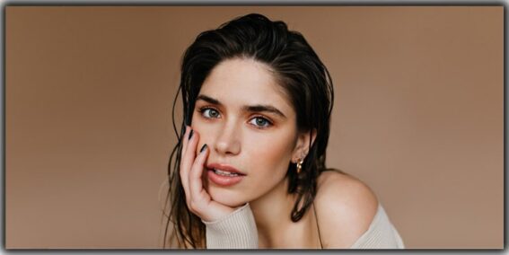 Hand Poses 14 Best Tips for Portrait Photography - Graphic Experts India